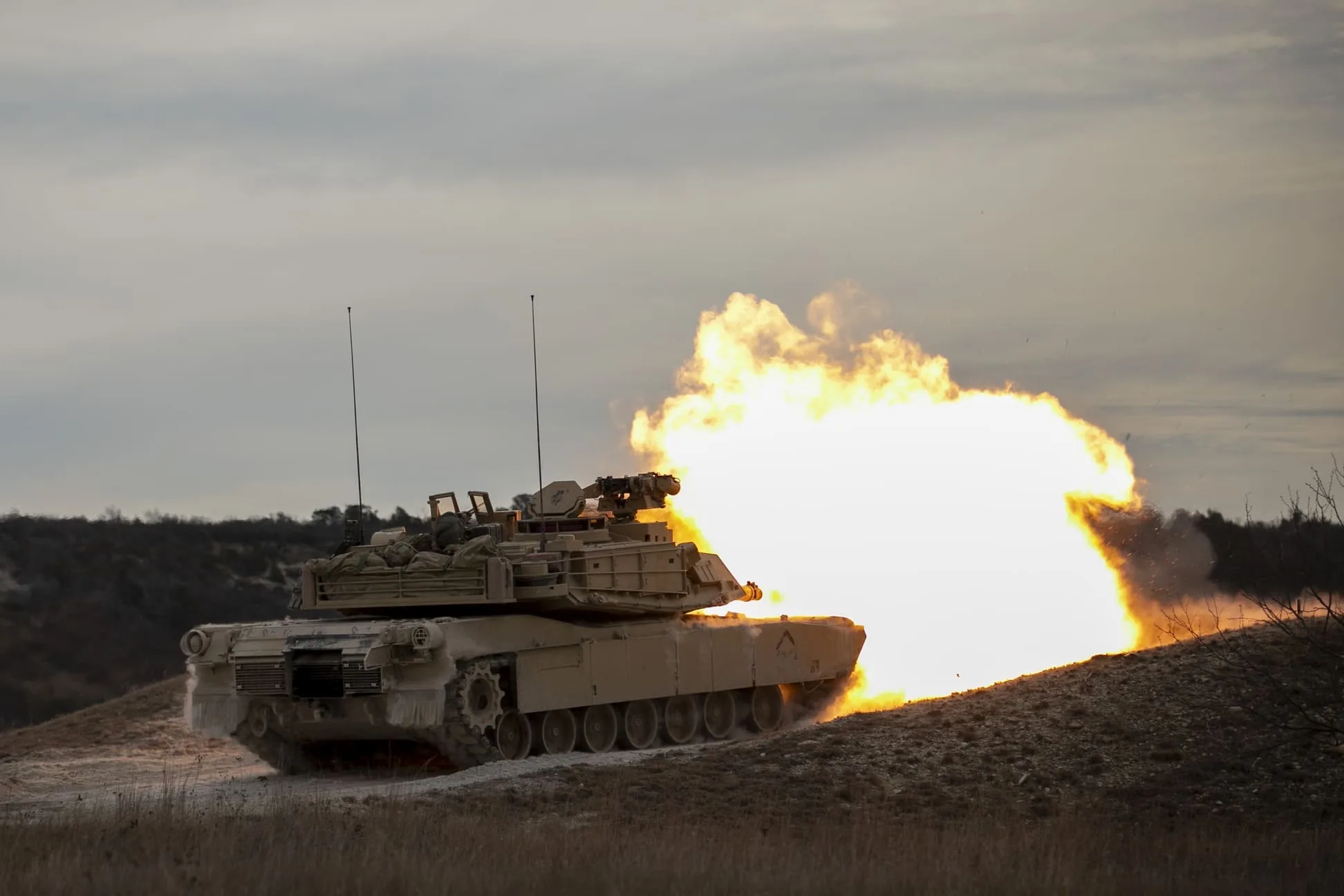Con el despliegue de tanques Abrams y helicópteros Apache, la 1era División de Caballería del ...