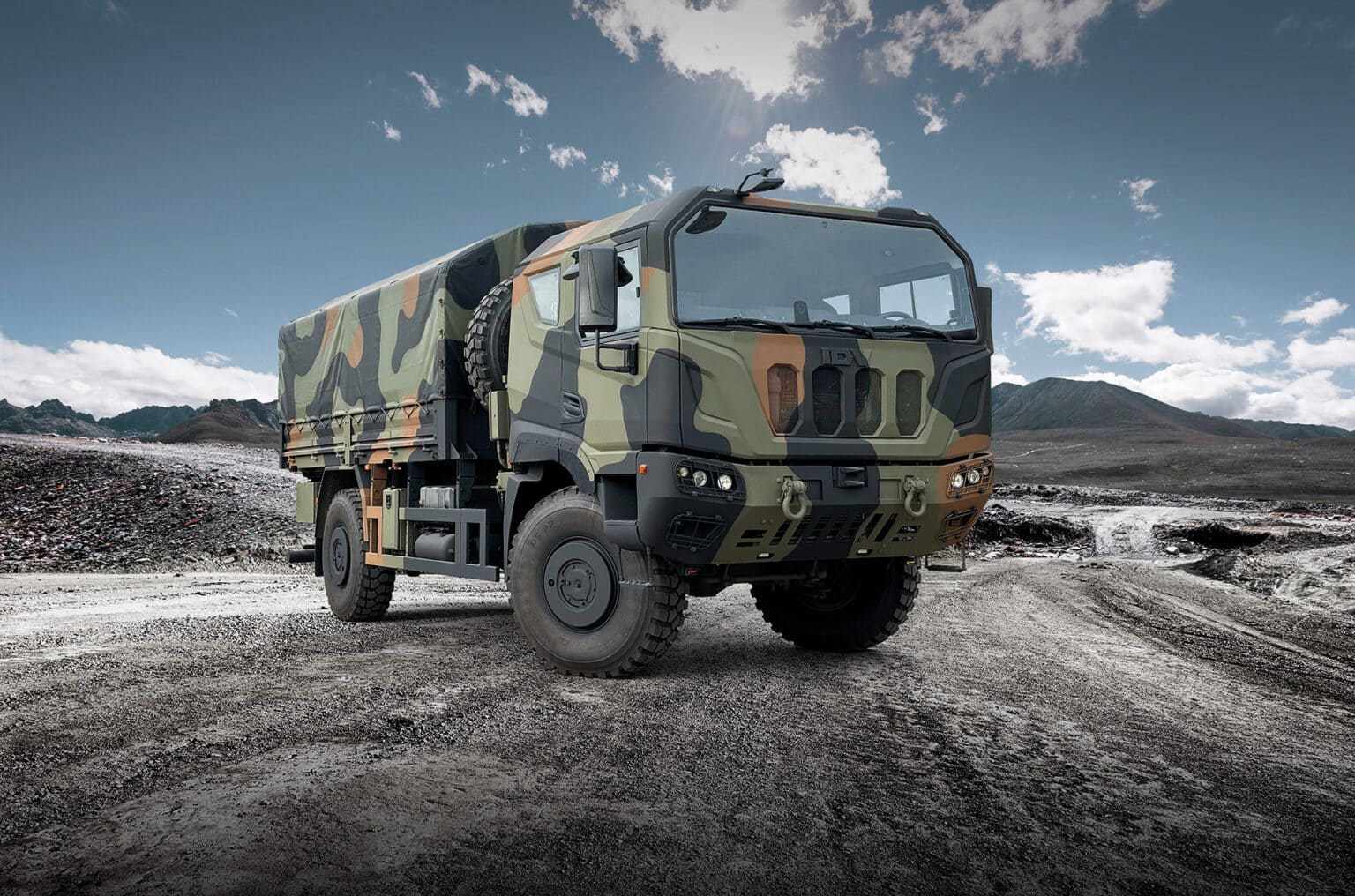 Iveco Defense Vehicles confirma la venta de más de 1400 nuevos camiones tácticos SMR6 para ...