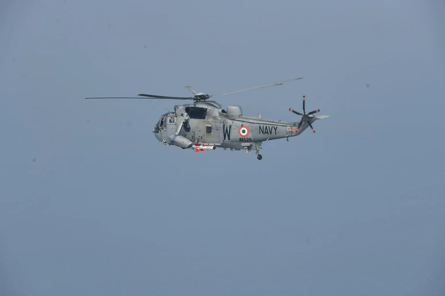 The Indian Navy successfully launches its new NASM-SR anti-ship missile ...