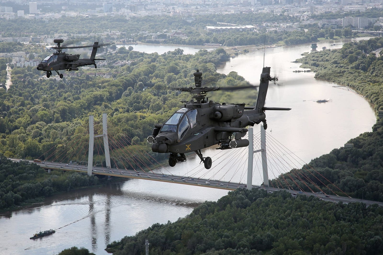 Polonia alquila 8 helicópteros de ataque AH-64D al Ejército de EE.UU ...