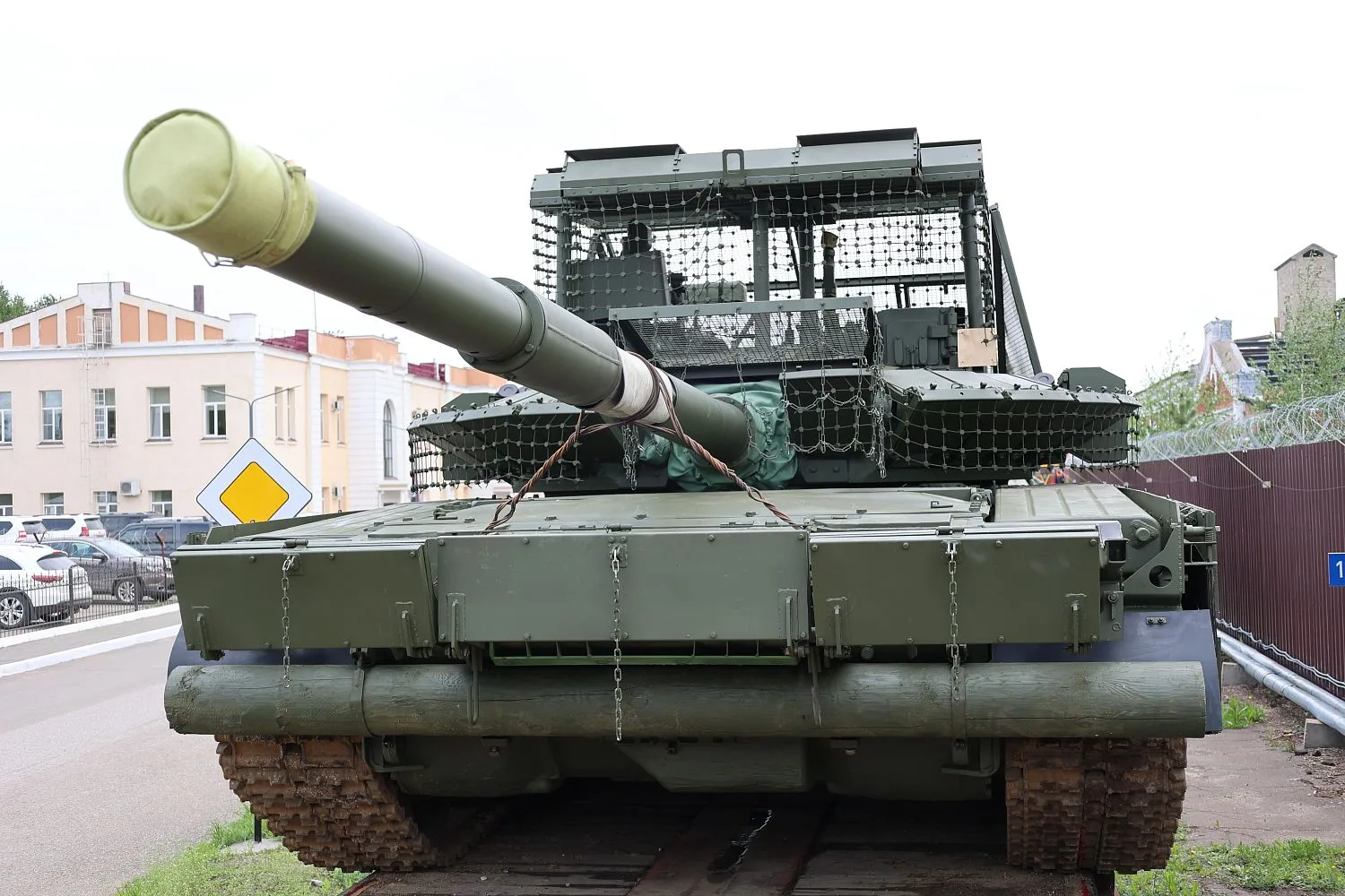 The Russian Ground Forces have received the first batch of new T-80BVM ...
