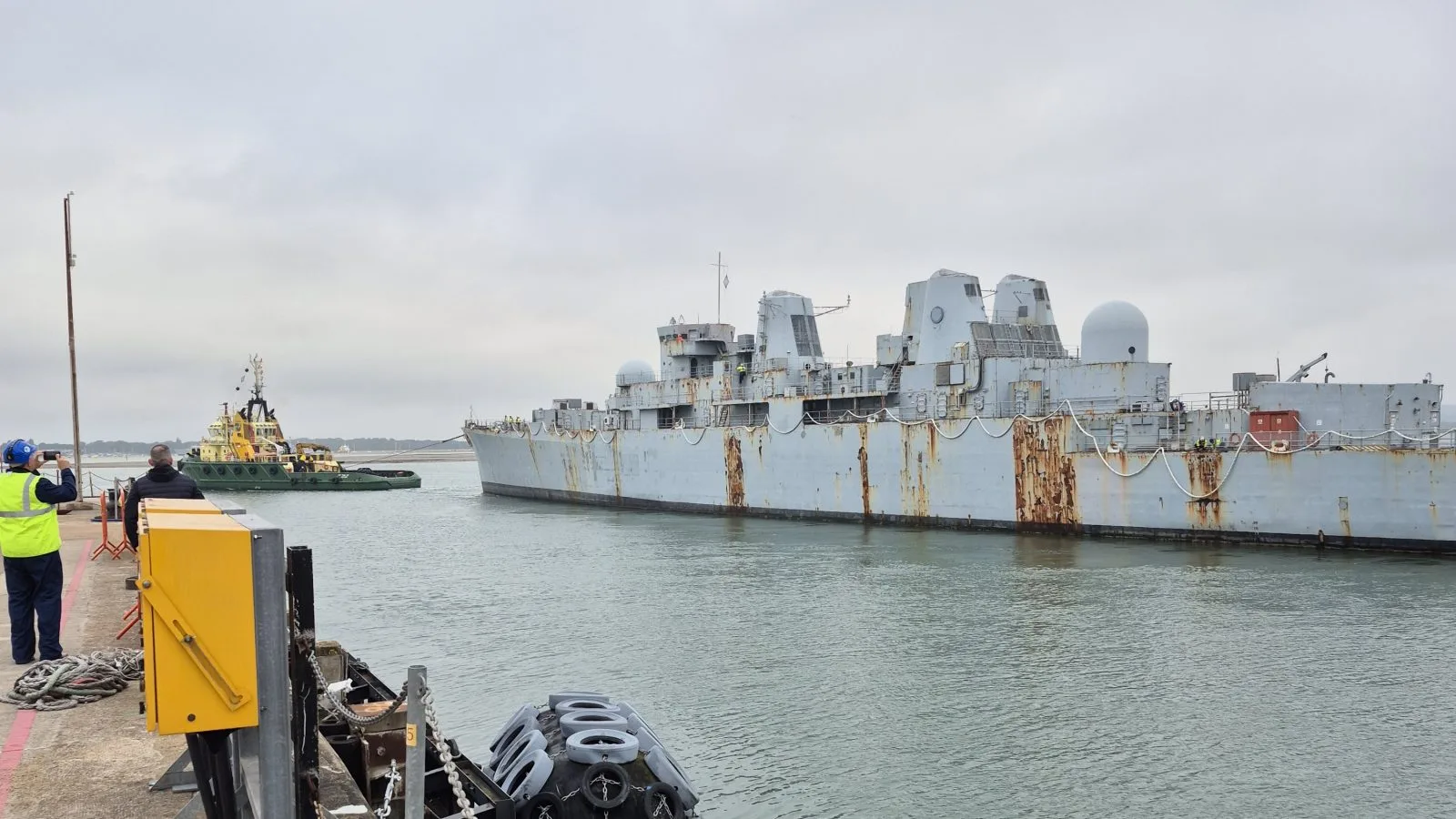 British Type 82 destroyer HMS Bristol, a Malvinas War veteran, sets ...