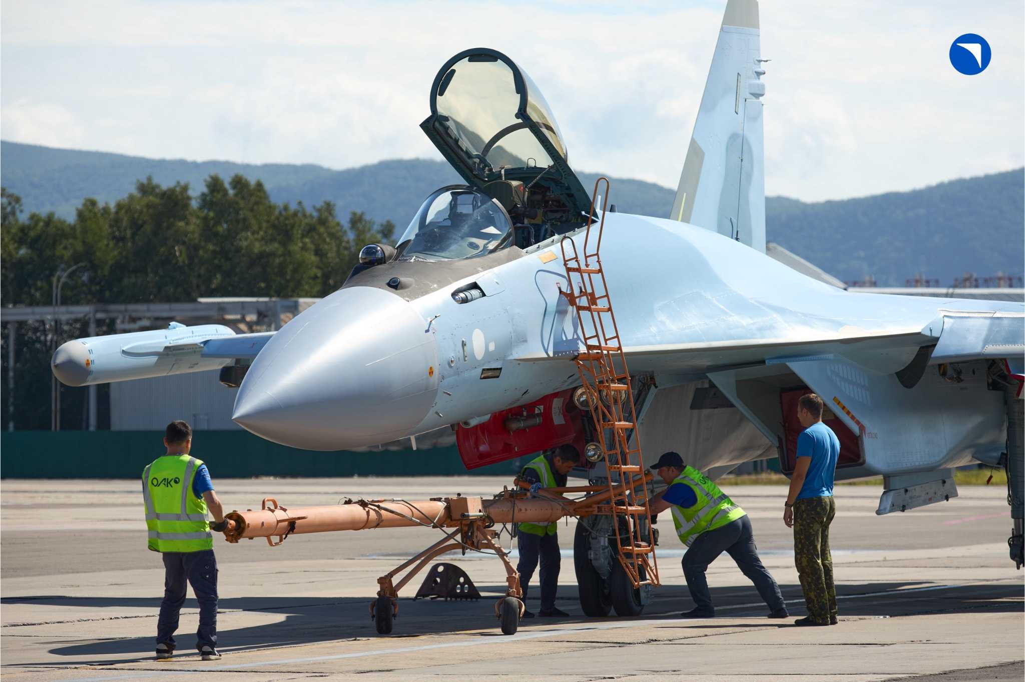 The Russian Aerospace Forces received new batches of Sukhoi Su-34 and Su-35S fighter aircraft