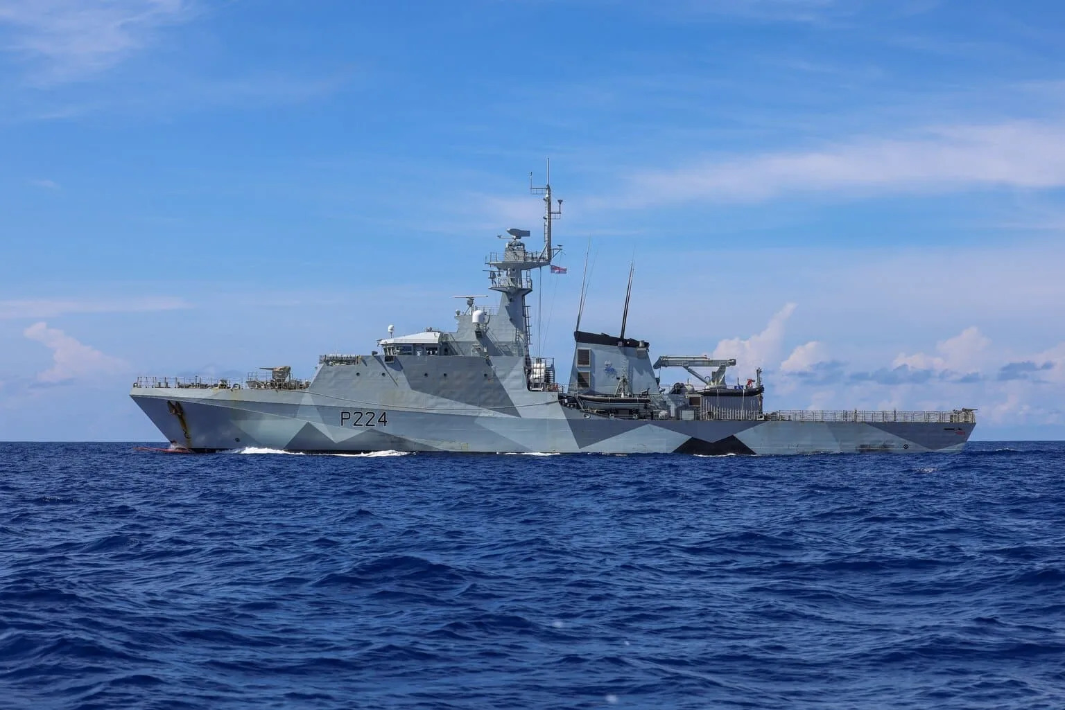 La Real Armada británica desplegó el patrullero oceánico HMS Trent para ...